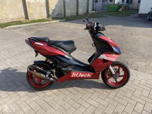 Sarkans Aprilia SR 2007 Marijampole, ar dzinēja tilpumu 0.05 L un nobraukumu 0 tūkst. km par 1200 €, foto 6 vietnē AUTOMOTO.COM.LV