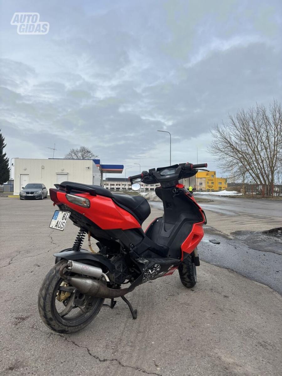 Sarkans Aprilia SR 2008 Radviliškis, ar dzinēja tilpumu 0.00 L un nobraukumu 0 tūkst. km par 1300 €, foto 5 vietnē AUTOMOTO.COM.LV