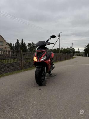 Sarkans Aprilia SR 2008 Panevēža, ar dzinēja tilpumu 50.00 L un nobraukumu 20 tūkst. km par 1700 €, foto  vietnē AUTOMOTO.COM.LV