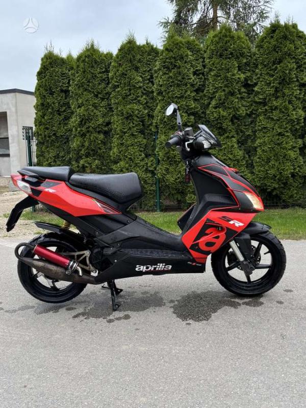 Red Aprilia SR 2008 in Panevezys, with an engine capacity of 50.00 L and mileage of 20 thousand km for 1700 €, photo 3 on AUTOMOTO.COM.LV