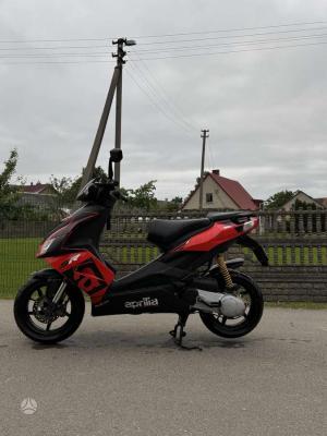 Sarkans Aprilia SR 2008 Panevēža, ar dzinēja tilpumu 50.00 L un nobraukumu 20 tūkst. km par 1700 €, foto 5 vietnē AUTOMOTO.COM.LV