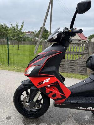 Sarkans Aprilia SR 2008 Panevēža, ar dzinēja tilpumu 50.00 L un nobraukumu 20 tūkst. km par 1700 €, foto 7 vietnē AUTOMOTO.COM.LV