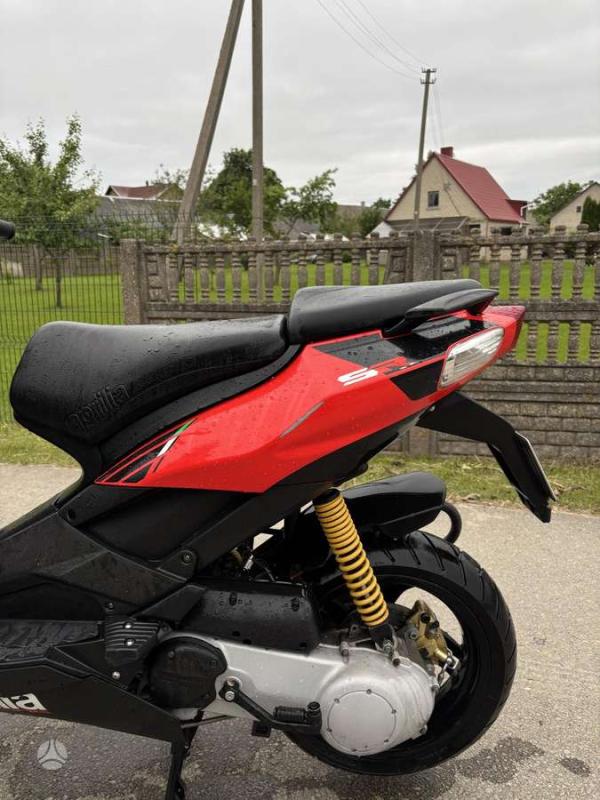 Red Aprilia SR 2008 in Panevezys, with an engine capacity of 50.00 L and mileage of 20 thousand km for 1700 €, photo 7 on AUTOMOTO.COM.LV