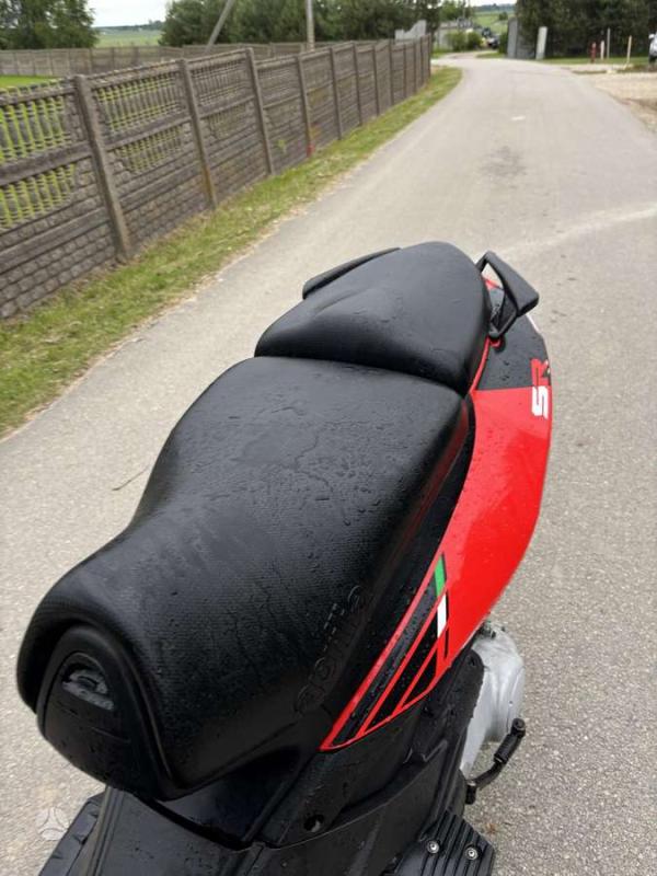 Red Aprilia SR 2008 in Panevezys, with an engine capacity of 50.00 L and mileage of 20 thousand km for 1700 €, photo 9 on AUTOMOTO.COM.LV