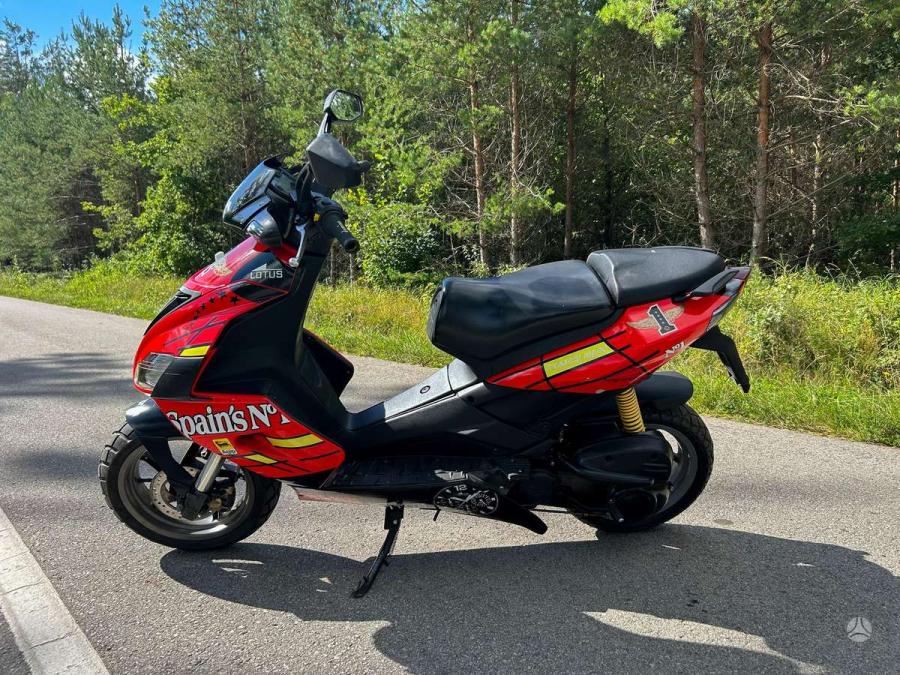 Красный Априлия SR 2008 в Юрбаркас, объемом двигателя 49.00 л и пробегом 19 тыс. км за 1265 €, фото 6 на AUTOMOTO.COM.LV