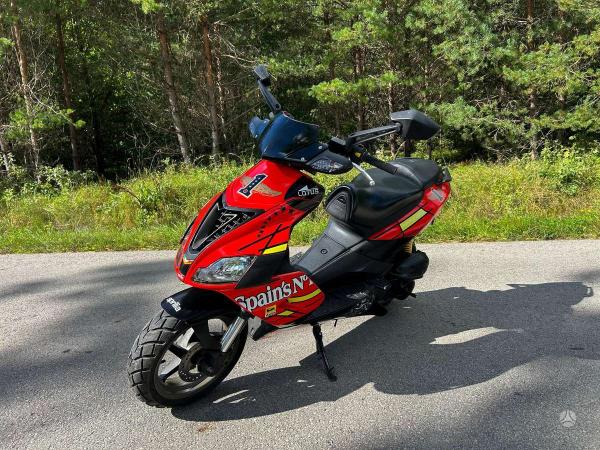 Априлия SR 2008 в Юрбаркас на AUTOMOTO.COM.LV Красный Априлия SR 2008 в Юрбаркас, объемом двигателя 49.00 л и пробегом 19 тыс. км за 1265 €, фото 7 на AUTOMOTO.COM.LV