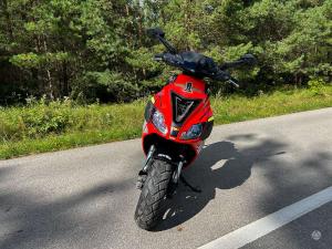 Красный Априлия SR 2008 в Юрбаркас, объемом двигателя 49.00 л и пробегом 19 тыс. км за 1265 €, фото 8 на AUTOMOTO.COM.LV