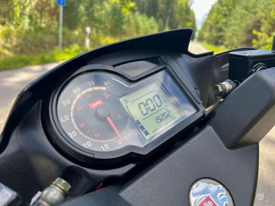 Красный Априлия SR 2008 в Юрбаркас, объемом двигателя 49.00 л и пробегом 19 тыс. км за 1265 €, фото 12 на AUTOMOTO.COM.LV