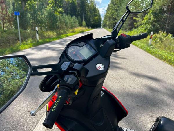 Red Aprilia SR 2008 in Jurbarkas, with an engine capacity of 49.00 L and mileage of 19 thousand km for 1265 €, photo 11 on AUTOMOTO.COM.LV