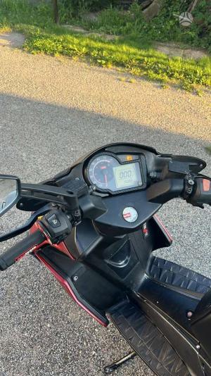 Sarkans Aprilia SR 2009 Šauļi, ar dzinēja tilpumu 70.00 L un nobraukumu 16 tūkst. km par 1400 €, foto 5 vietnē AUTOMOTO.COM.LV