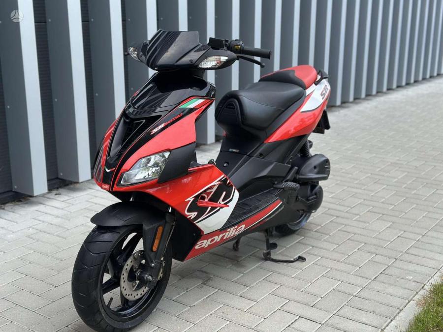 Красный Априлия SR 2011 в Паневежис, объемом двигателя 49.00 л и пробегом 17 тыс. км за 1650 €, фото 1 на AUTOMOTO.COM.LV