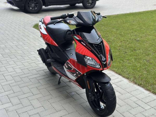 Красный Априлия SR 2011 в Паневежис, объемом двигателя 49.00 л и пробегом 17 тыс. км за 1650 €, фото 7 на AUTOMOTO.COM.LV