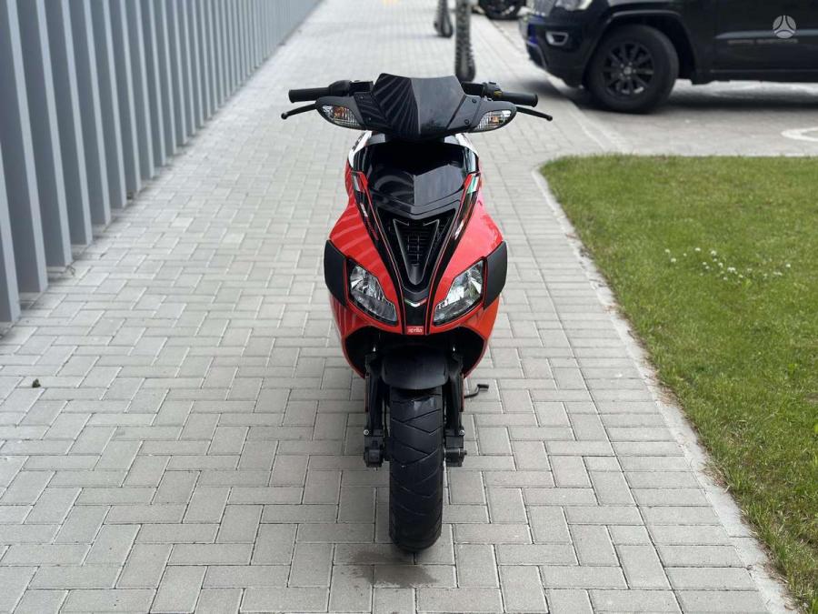 Красный Априлия SR 2011 в Паневежис, объемом двигателя 49.00 л и пробегом 17 тыс. км за 1650 €, фото 9 на AUTOMOTO.COM.LV
