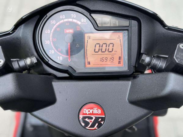Красный Априлия SR 2011 в Паневежис, объемом двигателя 49.00 л и пробегом 17 тыс. км за 1650 €, фото 9 на AUTOMOTO.COM.LV