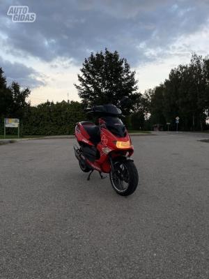 Sarkans Aprilia SR 2011 Alīta, ar dzinēja tilpumu 0.05 L un nobraukumu 17 tūkst. km par 900 €, foto 1 vietnē AUTOMOTO.COM.LV