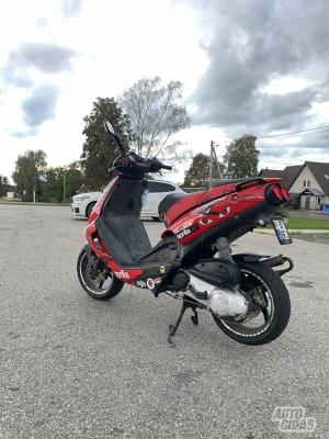 Sarkans Aprilia SR 2011 Alīta, ar dzinēja tilpumu 0.05 L un nobraukumu 17 tūkst. km par 900 €, foto 3 vietnē AUTOMOTO.COM.LV