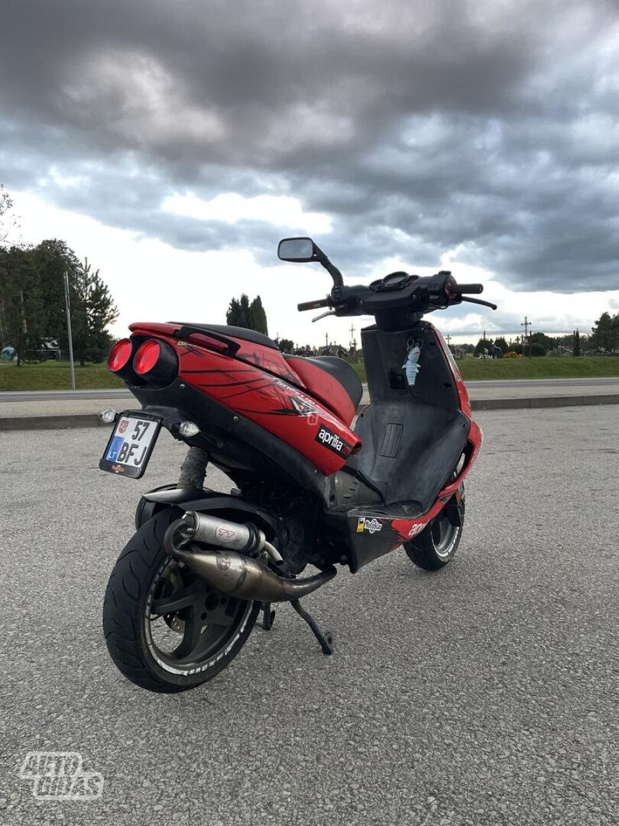 Sarkans Aprilia SR 2011 Alīta, ar dzinēja tilpumu 0.05 L un nobraukumu 17 tūkst. km par 900 €, foto 4 vietnē AUTOMOTO.COM.LV