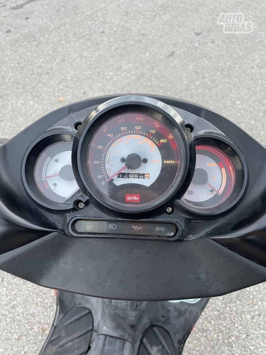 Sarkans Aprilia SR 2011 Alīta, ar dzinēja tilpumu 0.05 L un nobraukumu 17 tūkst. km par 900 €, foto 5 vietnē AUTOMOTO.COM.LV