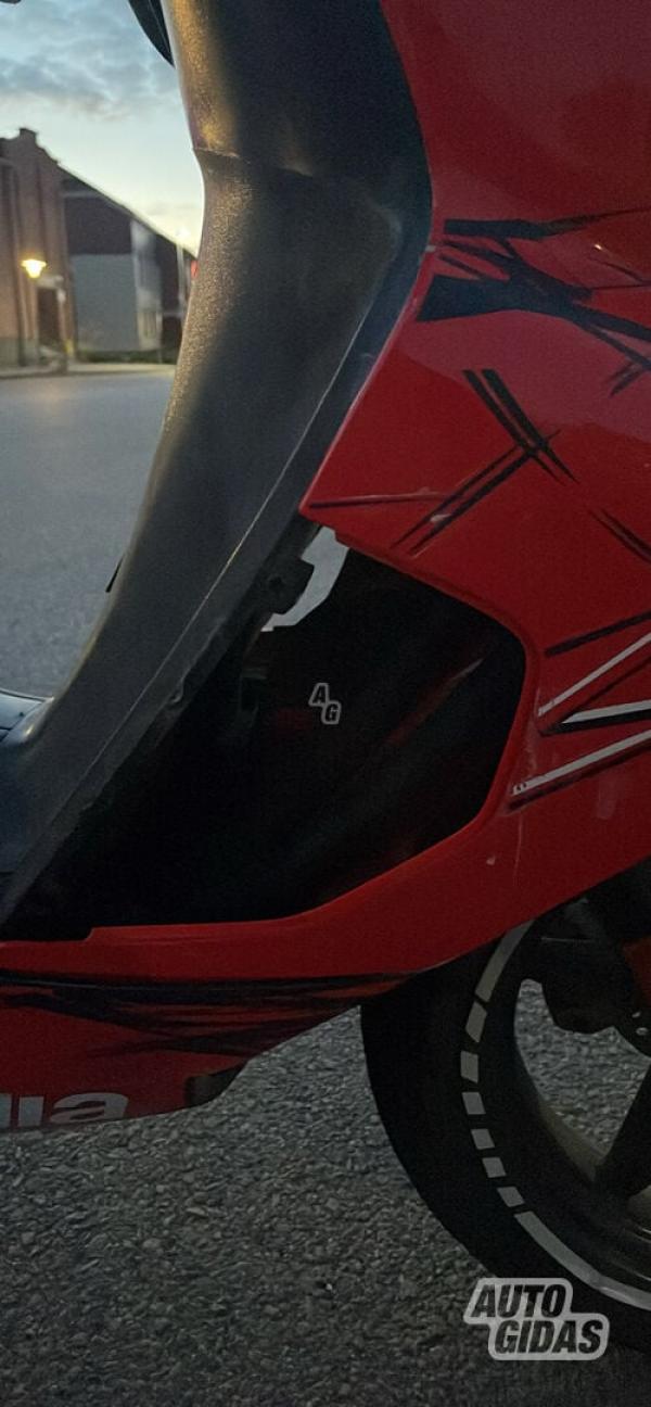 Sarkans Aprilia SR 2011 Alīta, ar dzinēja tilpumu 0.05 L un nobraukumu 17 tūkst. km par 900 €, foto 9 vietnē AUTOMOTO.COM.LV