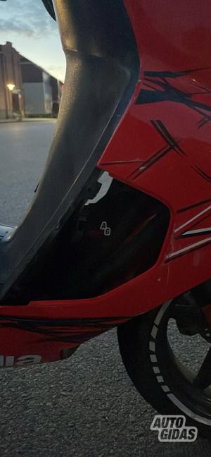 Sarkans Aprilia SR 2011 Alīta, ar dzinēja tilpumu 0.05 L un nobraukumu 17 tūkst. km par 900 €, foto 9 vietnē AUTOMOTO.COM.LV