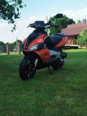 Red Aprilia SR 2012 in Svencionys, with an engine capacity of 49.00 L and mileage of 23 thousand km for 1400 €, photo  on AUTOMOTO.COM.LV