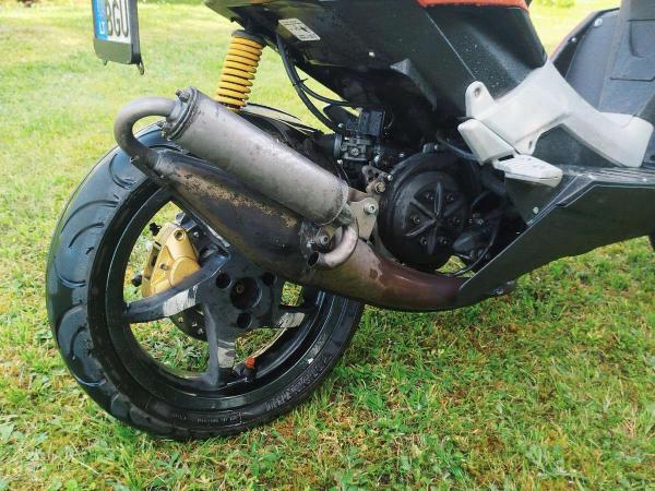Red Aprilia SR 2012 in Svencionys, with an engine capacity of 49.00 L and mileage of 23 thousand km for 1400 €, photo 5 on AUTOMOTO.COM.LV