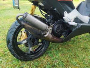 Red Aprilia SR 2012 in Svencionys, with an engine capacity of 49.00 L and mileage of 23 thousand km for 1400 €, photo 6 on AUTOMOTO.COM.LV