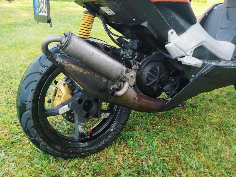 Red Aprilia SR 2012 in Svencionys, with an engine capacity of 49.00 L and mileage of 23 thousand km for 1400 €, photo 6 on AUTOMOTO.COM.LV