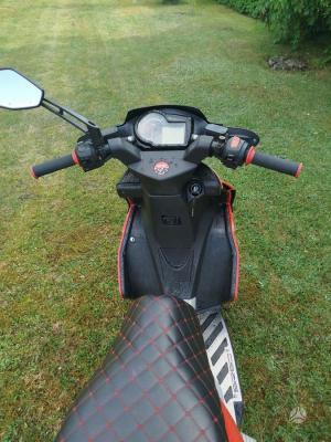 Red Aprilia SR 2012 in Svencionys, with an engine capacity of 49.00 L and mileage of 23 thousand km for 1400 €, photo 7 on AUTOMOTO.COM.LV
