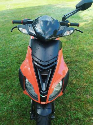 Red Aprilia SR 2012 in Svencionys, with an engine capacity of 49.00 L and mileage of 23 thousand km for 1400 €, photo 8 on AUTOMOTO.COM.LV
