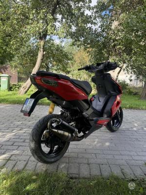Sarkans Aprilia SR 2013 Kretinga, ar dzinēja tilpumu 50.00 L un nobraukumu 19 tūkst. km par 1850 €, foto 5 vietnē AUTOMOTO.COM.LV