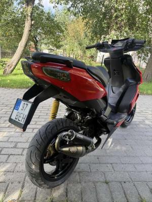 Sarkans Aprilia SR 2013 Kretinga, ar dzinēja tilpumu 50.00 L un nobraukumu 19 tūkst. km par 1850 €, foto 7 vietnē AUTOMOTO.COM.LV