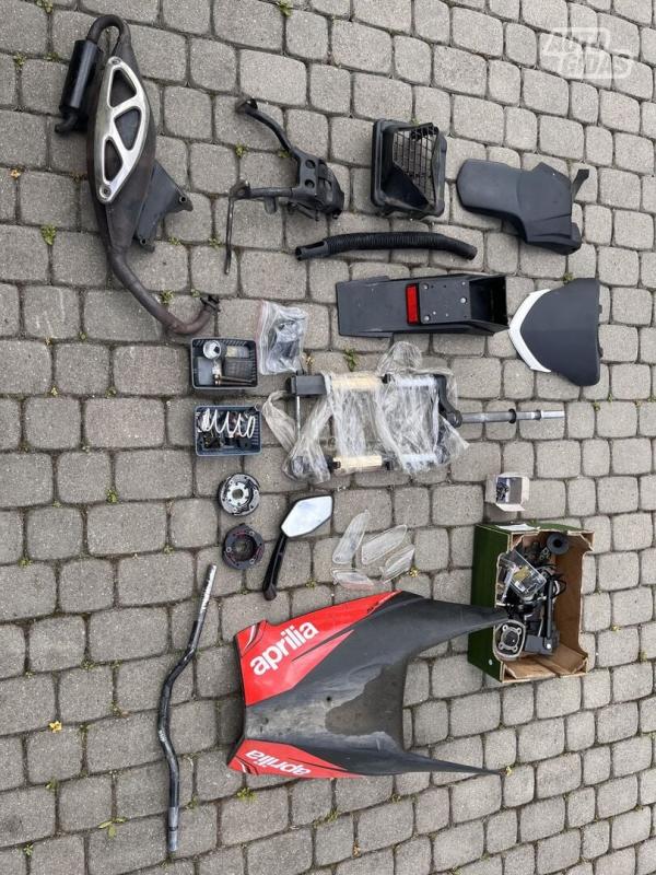 Sarkans Aprilia SR 2014 Kauņa, ar dzinēja tilpumu 0.05 L un nobraukumu 37 tūkst. km par 1700 €, foto 5 vietnē AUTOMOTO.COM.LV