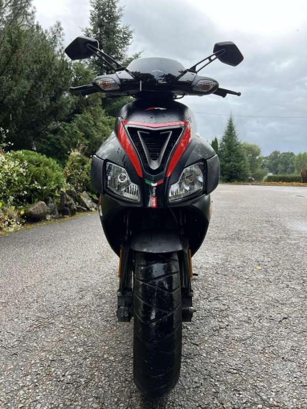 Sarkans Aprilia SR 2018 Šilalė, ar dzinēja tilpumu 49.00 L un nobraukumu 11 tūkst. km par 1800 €, foto 2 vietnē AUTOMOTO.COM.LV
