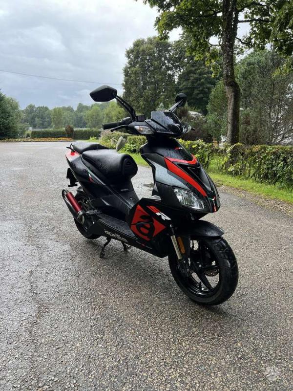 Sarkans Aprilia SR 2018 Šilalė, ar dzinēja tilpumu 49.00 L un nobraukumu 11 tūkst. km par 1800 €, foto 3 vietnē AUTOMOTO.COM.LV