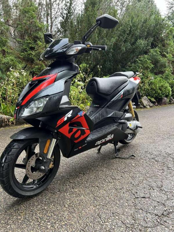 Sarkans Aprilia SR 2018 Šilalė, ar dzinēja tilpumu 49.00 L un nobraukumu 11 tūkst. km par 1800 €, foto 4 vietnē AUTOMOTO.COM.LV