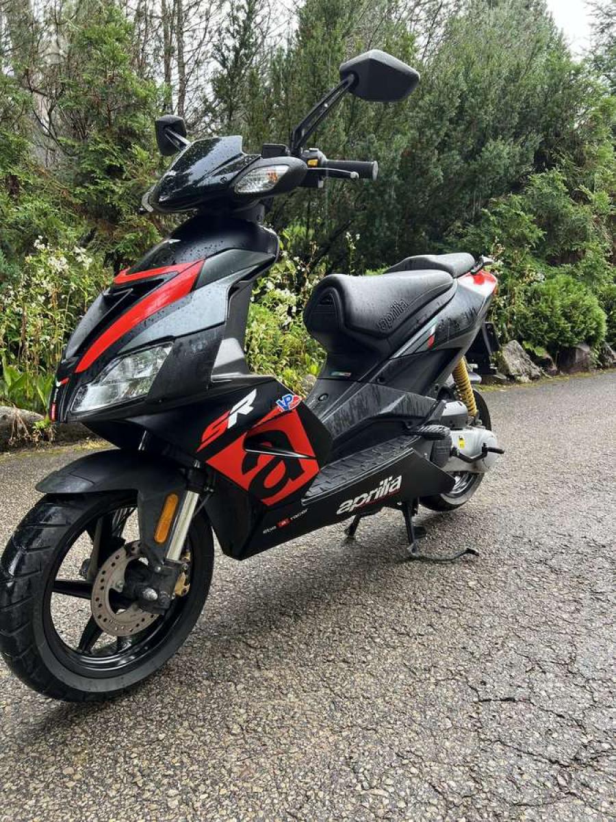 Red Aprilia SR 2018 in Silale, with an engine capacity of 49.00 L and mileage of 11 thousand km for 1800 €, photo 5 on AUTOMOTO.COM.LV