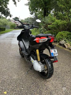 Red Aprilia SR 2018 in Silale, with an engine capacity of 49.00 L and mileage of 11 thousand km for 1800 €, photo 6 on AUTOMOTO.COM.LV