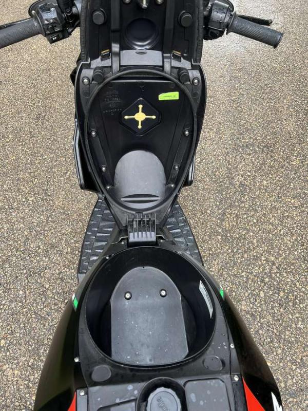 Sarkans Aprilia SR 2018 Šilalė, ar dzinēja tilpumu 49.00 L un nobraukumu 11 tūkst. km par 1800 €, foto 6 vietnē AUTOMOTO.COM.LV