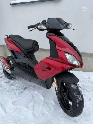 Red Aprilia SR 2019 in Kretinga, with an engine capacity of 50.00 L and mileage of 4 thousand km for 2200 €, photo  on AUTOMOTO.COM.LV