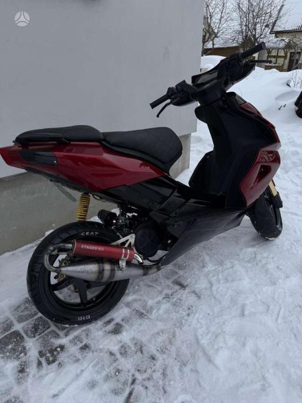 Red Aprilia SR 2019 in Kretinga, with an engine capacity of 50.00 L and mileage of 4 thousand km for 2200 €, photo 5 on AUTOMOTO.COM.LV