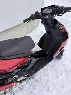 Red Aprilia SR 2019 in Kretinga, with an engine capacity of 50.00 L and mileage of 4 thousand km for 2200 €, photo 7 on AUTOMOTO.COM.LV