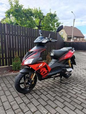 Red Aprilia SR 2019 in Siauliai, with an engine capacity of 49.00 L and mileage of 2 thousand km for 2500 €, photo  on AUTOMOTO.COM.LV