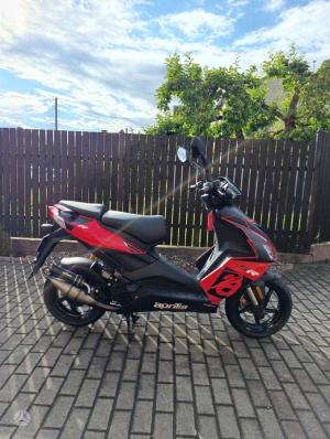 Red Aprilia SR 2019 in Siauliai, with an engine capacity of 49.00 L and mileage of 2 thousand km for 2500 €, photo 5 on AUTOMOTO.COM.LV