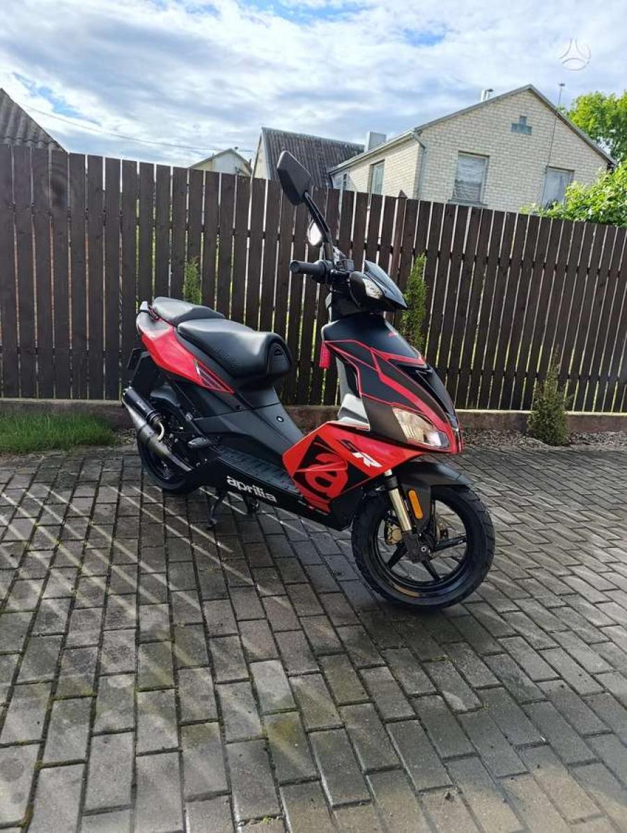 Red Aprilia SR 2019 in Siauliai, with an engine capacity of 49.00 L and mileage of 2 thousand km for 2500 €, photo 6 on AUTOMOTO.COM.LV