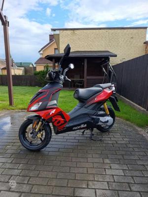Red Aprilia SR 2019 in Siauliai, with an engine capacity of 49.00 L and mileage of 2 thousand km for 2500 €, photo 7 on AUTOMOTO.COM.LV