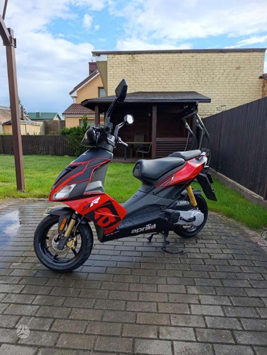 Red Aprilia SR 2019 in Siauliai, with an engine capacity of 49.00 L and mileage of 2 thousand km for 2500 €, photo 7 on AUTOMOTO.COM.LV
