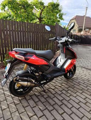 Red Aprilia SR 2019 in Siauliai, with an engine capacity of 49.00 L and mileage of 2 thousand km for 2500 €, photo 8 on AUTOMOTO.COM.LV