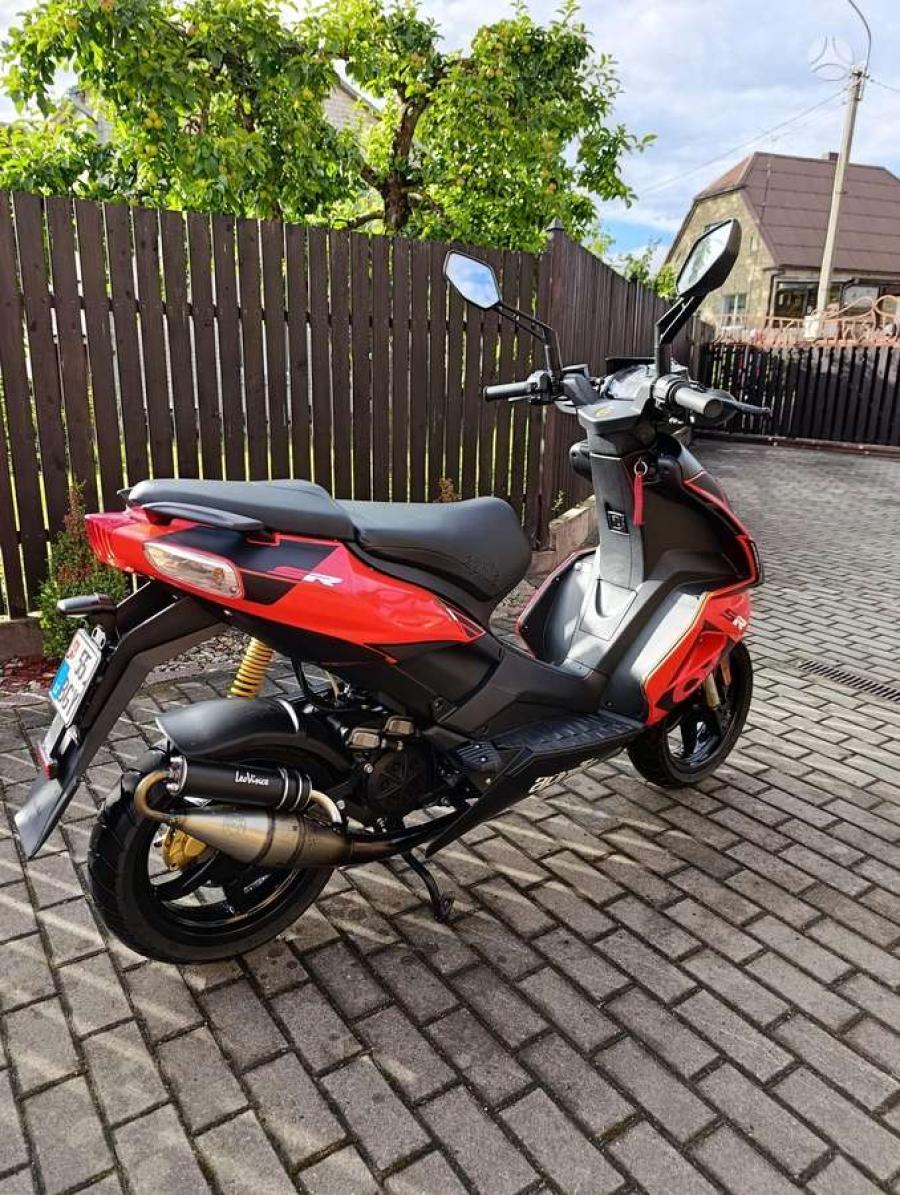 Red Aprilia SR 2019 in Siauliai, with an engine capacity of 49.00 L and mileage of 2 thousand km for 2500 €, photo 8 on AUTOMOTO.COM.LV