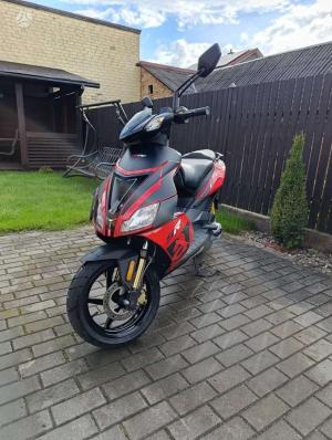 Red Aprilia SR 2019 in Siauliai, with an engine capacity of 49.00 L and mileage of 2 thousand km for 2500 €, photo 9 on AUTOMOTO.COM.LV
